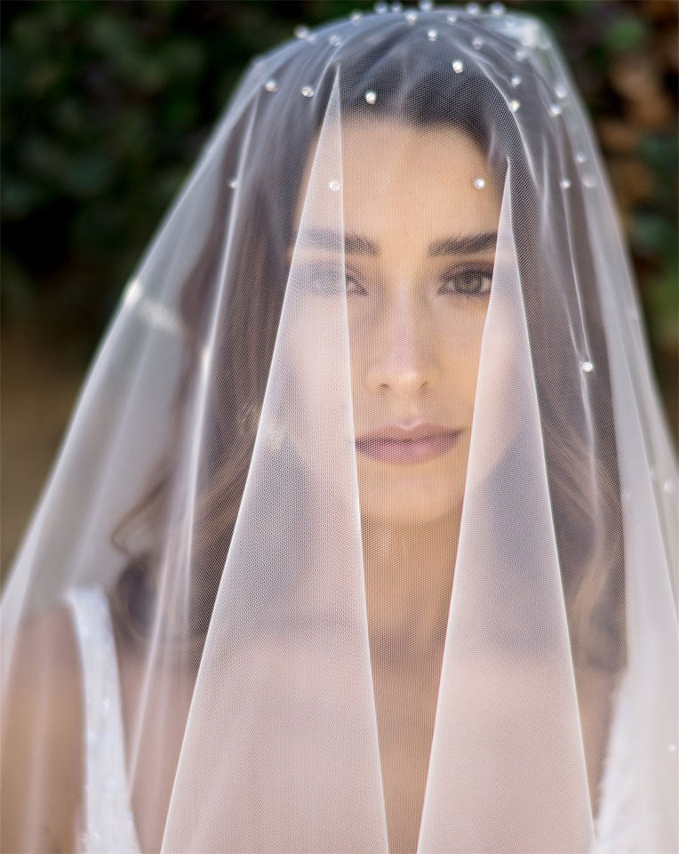 wedding veils- dramatic drop veil with pearl and crystal scatter - Duc ...